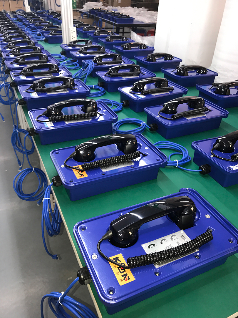 Los teléfonos industriales son ampliamente utilizados en exteriores y ...